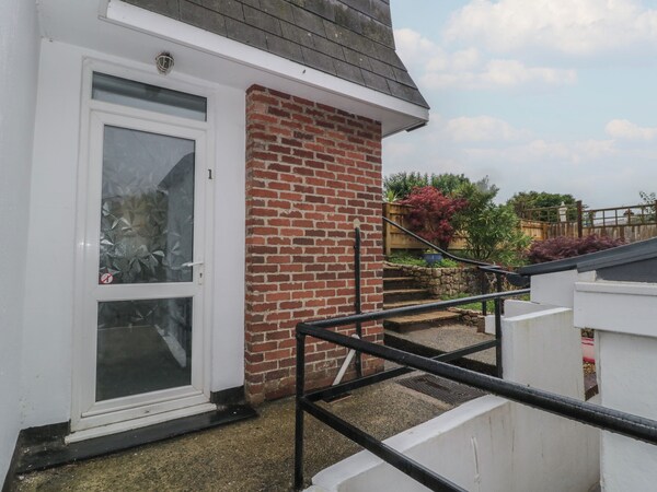 Flat 1, Big Tree Holiday Flats, Romantic, With A Garden In Paignton - Totnes
