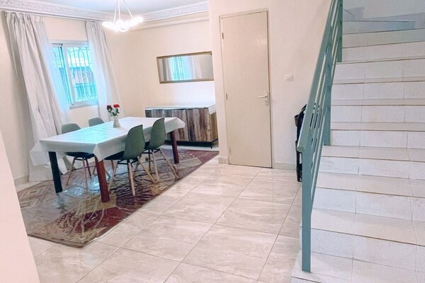 La Siesta Abidjan-charming 2-bedroom Split-mezzanine Level Apartment; Wifi-ac. - Abidjan