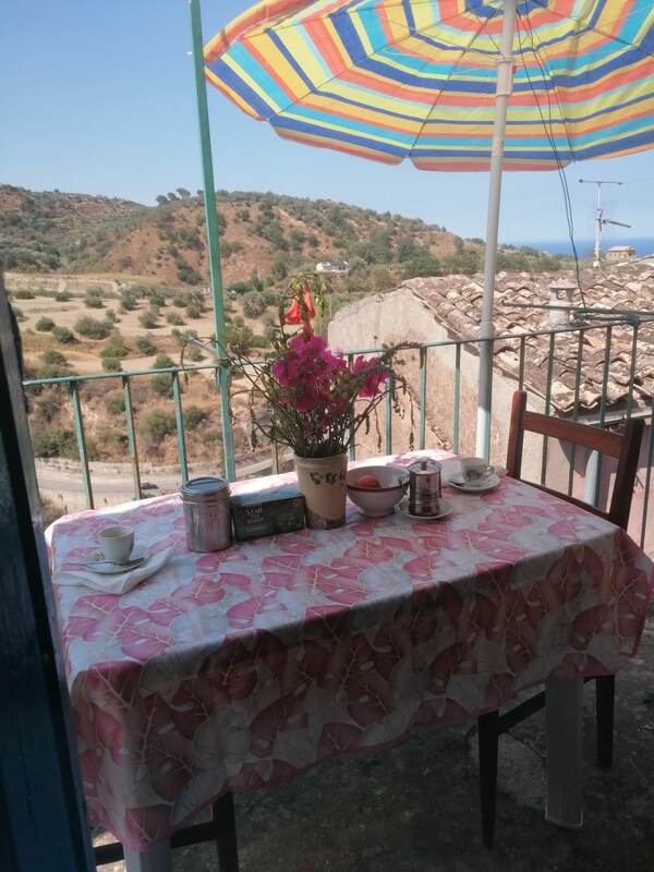 Tranquil 1-bedroom Apartment In Enchanting Badolato, - Santa Caterina dello Ionio