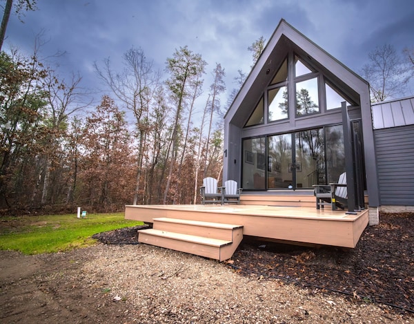 New Modern Chalet In The Woods - Near Fishing, Hiking, Atv Snow Trails. Cabin 1\n - Wellston, MI