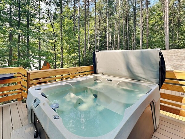 Coopers Landing | Fire Pit + Hot Tub & Game Room! - New Germany State Park, Grantsville