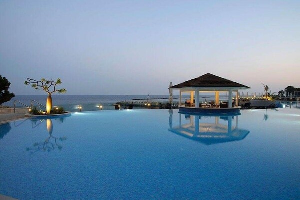 Royal Apollonia, Deluxe Spa Room Sea View Pool - Limassol