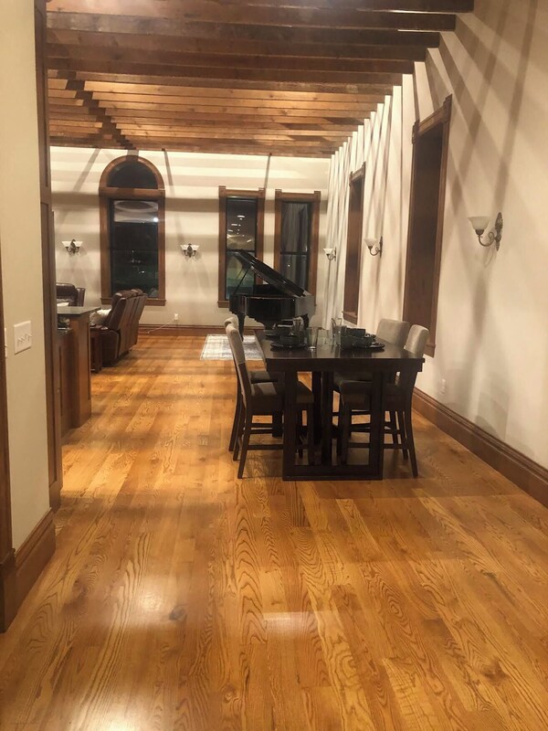 Spacious 2-bedroom Loft Above The International Owl Center In Houston, Mn - 휴스턴