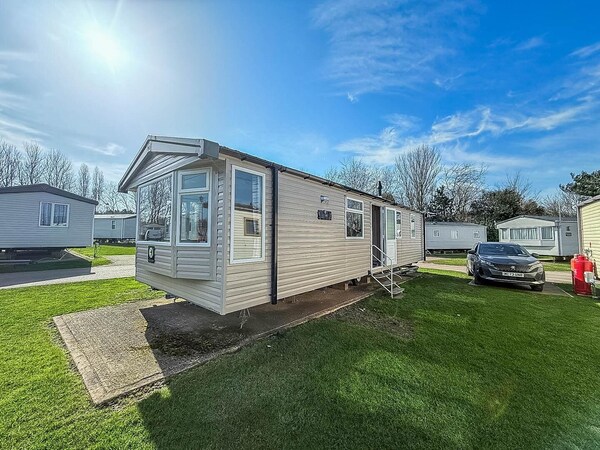 Modern 6 Berth Caravan At Broadland Sands Holiday Park Ref 20034sv - Great Yarmouth