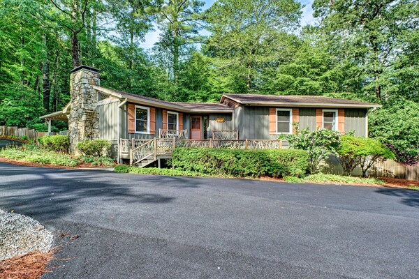 New To The Rental Market: Highlands Property, Heatherwood Cabin, 5 Minutes From Main St. Highlands! - Highlands, NC