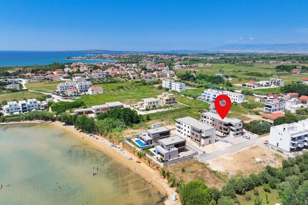 Apartamento De Tres Habitaciones Con Terraza Y Vista Al Mar Privlaka, Zadar (A-23479-a) - Vir