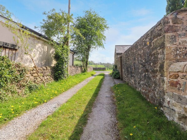 3 Cowper Place, Pet Friendly, With A Garden In Chatburn - Clitheroe