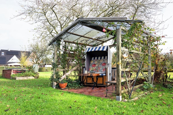 Apartment 'Haus Sünnschien' With Shared Terrace, Shared Garden And Wi-fi - Husum
