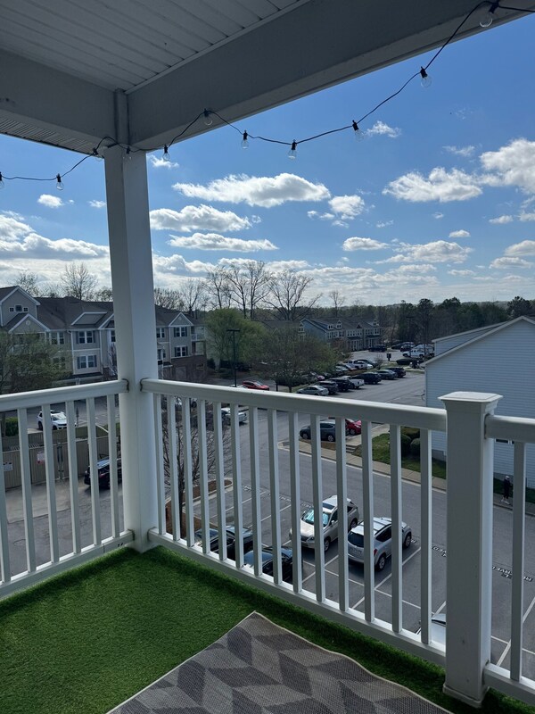 Modern 2-bedroom Condo With Storage In  Raleigh - Perfect For Long Term Stays! - Raleigh, NC