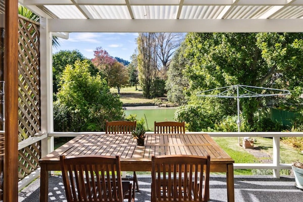 600m To Cbd  Riverfront Home - Gisborne