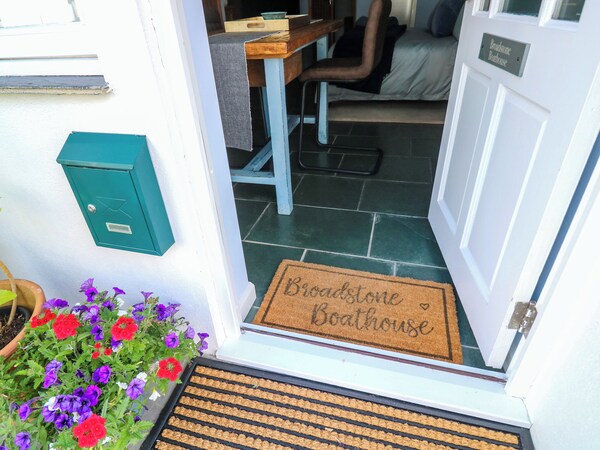 Broadstone Boathouse, Pet Friendly In Dartmouth - Dartmouth
