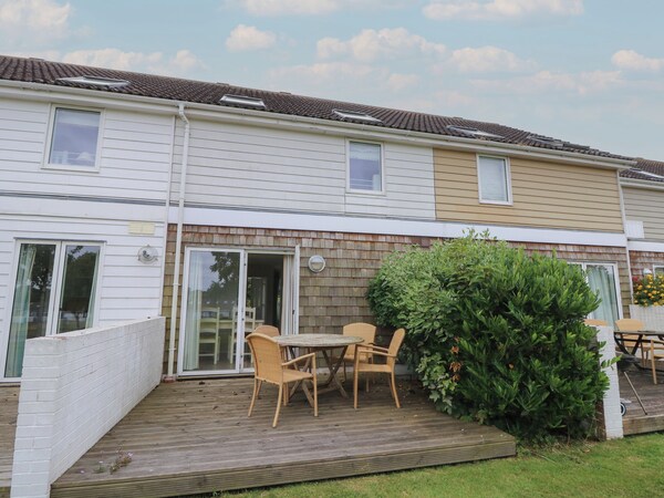 Delaware M5, Family Friendly, Country Holiday Cottage In Yarmouth - Barton on Sea