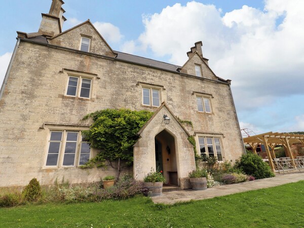 Hammonds Farmhouse, Family Friendly, Luxury Holiday Cottage In Stroud - Stroud