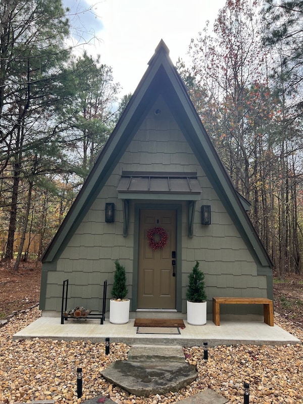New! A-frame Cabin In The Woods +Minutes From Bathhouse Row Downtown Hot Springs - Hot Springs, AR