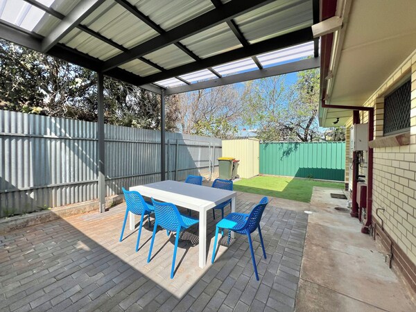 No Stairs, Payneham South Cosy 2br Unit 4. Linen Hire Inc. + Aircon Throughout! - Walkerville