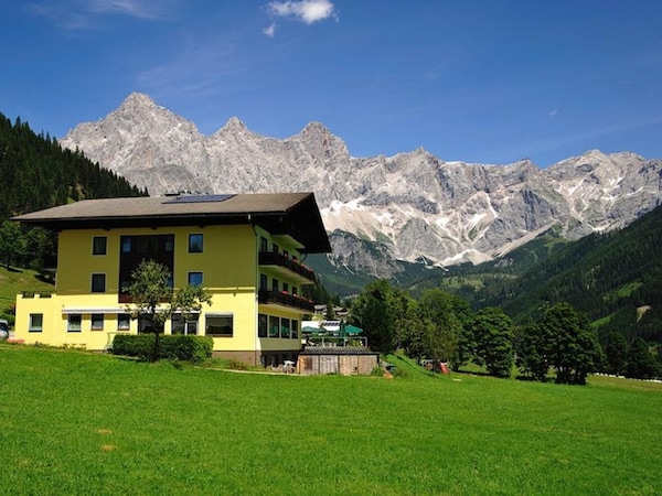 Family Room, Bathtub, Balcony - Hotel Bergglück - Obertraun
