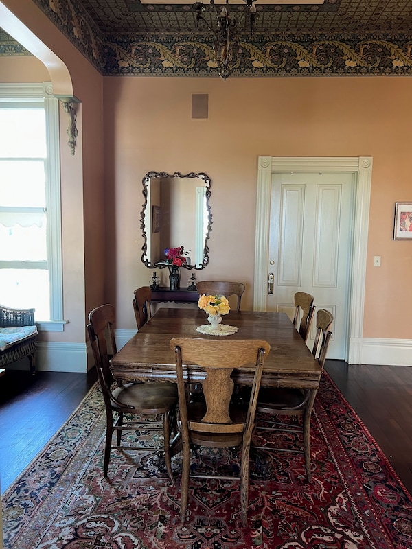 2 Bedroom Waterfront Victorian Apartment - Arcata, CA