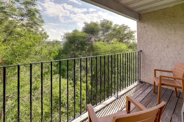 Extended Stay Queen Suite, Stoney Creek, Kitchen And Balcony | 2 Units - La Crosse, WI