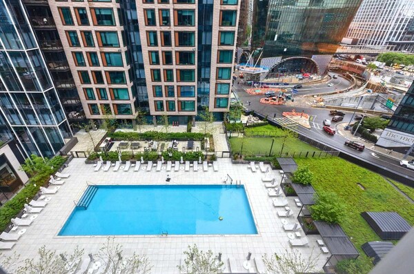 Gorgeous Apt With Pool Views - Boston, MA