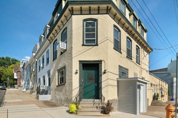 Large Bi-level In Manayunk  Prime Location! - Haddington - Philadelphia