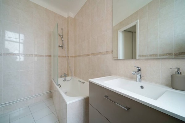 Ideally Located Apartment - Neuilly-sur-Seine