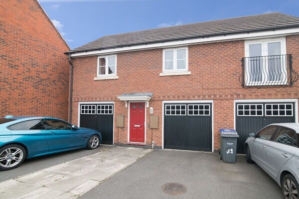 Lovely Two Bed Detached House With Parking - 울버햄프턴