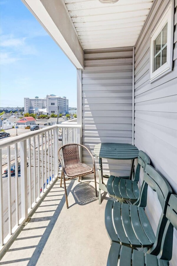 Downtown Oc Townhome! - (B) - Ocean City, MD