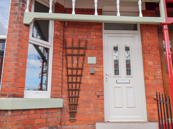 32 Ashville Avenue, Pet Friendly, With A Garden In Scarborough - North Bay Promenade