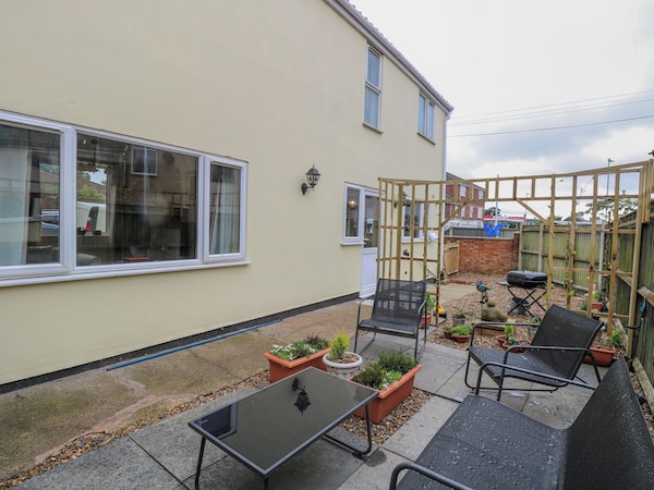 Tiffany's Cottage, Pet Friendly, With A Garden In Gorleston-on-sea - Gorleston-on-Sea