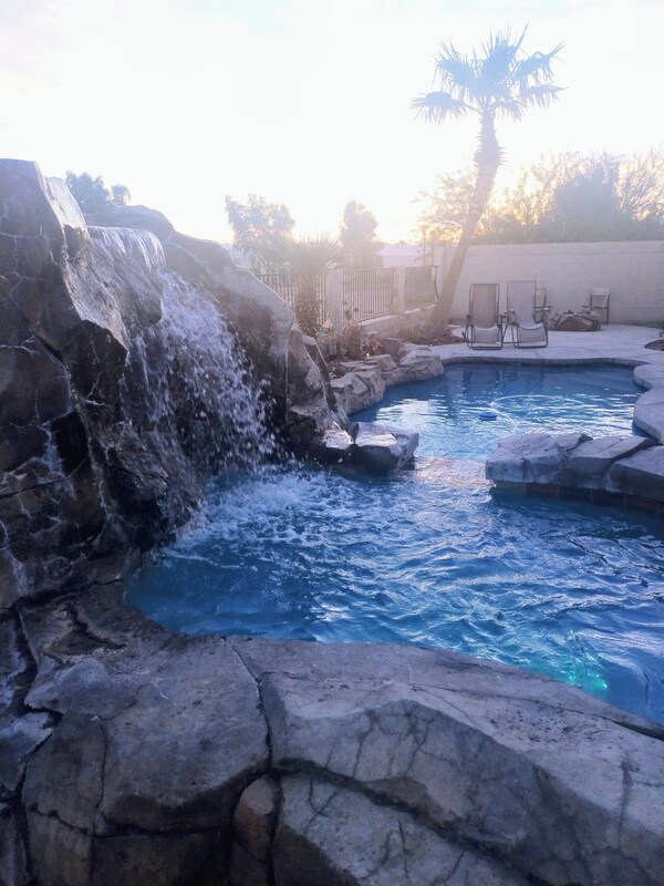 Spacious Home With Incredible Pool/slide And Jaquzzi.great  River & Casino Fun.\n - Fort Mohave, AZ
