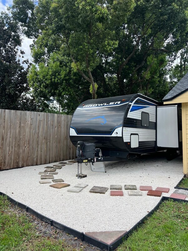 Cozy 2-bedroom Rv With Ac, Wifi In Lovely Jacksonville - 잭슨빌