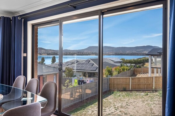 Riverview Family Retreat; Spacious 4br Home, Views - Hobart