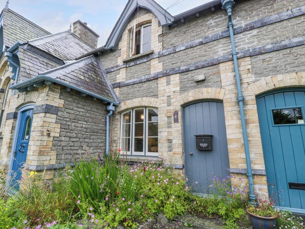 Teacher's Cottage, Pet Friendly, With Open Fire In Presteigne - Wales