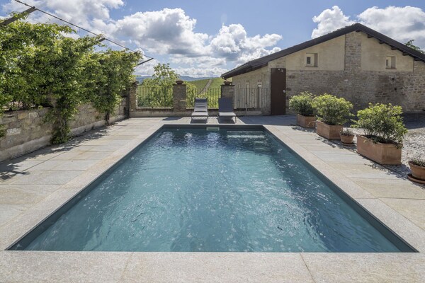 Beautiful Apartment For 4 Guests With Wifi, Pool And Terrace, Close To Alba - バローロ