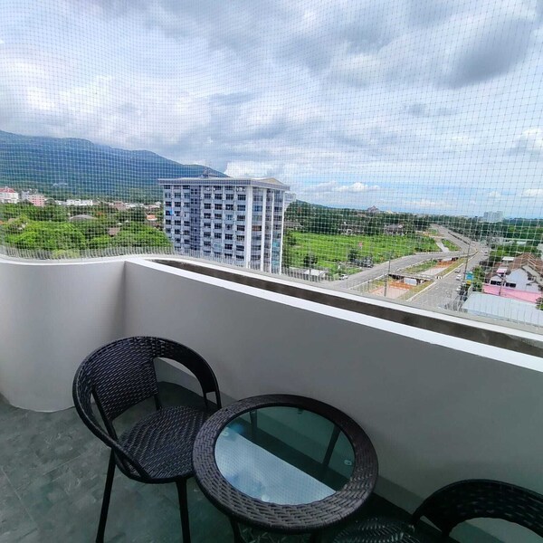 902/2  91 Sm Fully Renovated Spacious Apartment, In The Hearth Of Chiang Mai. - Chiang Mai