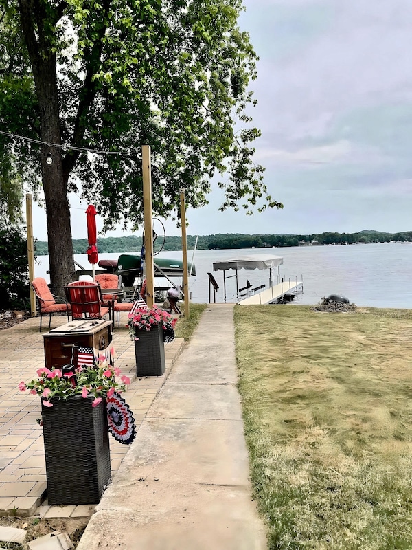 Charming 2-bedroom Lake House - Big Cedar Lake, West Bend