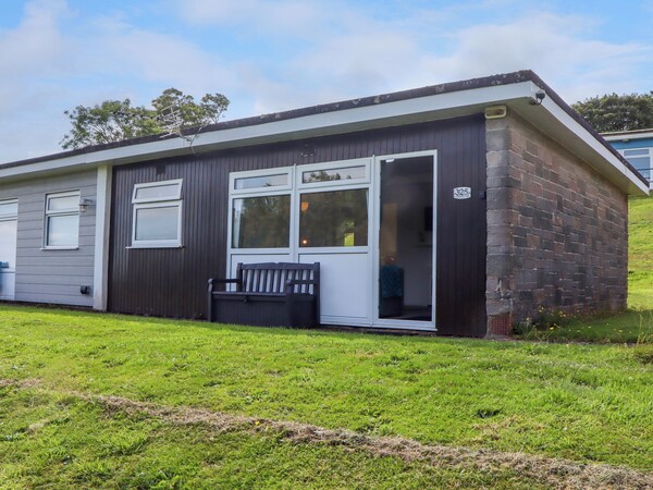 Florence's Nest, Pet Friendly, With A Garden In Dartmouth - Torcross