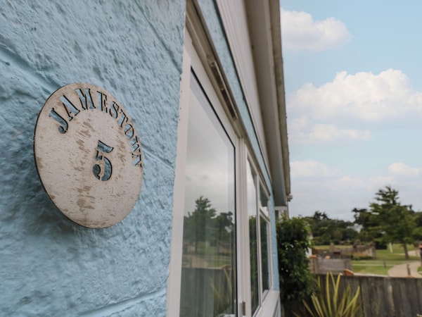 Jamestown 5, Family Friendly, Country Holiday Cottage In Yarmouth - Colwell Bay