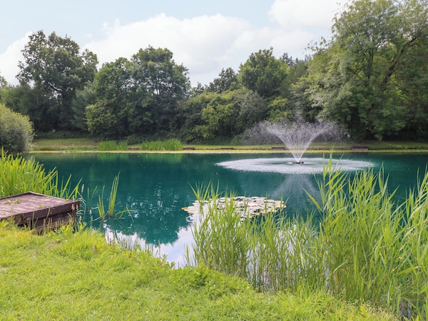 Peacock Lodge, Family Friendly, With Hot Tub In Coalville - Nottinghamshire