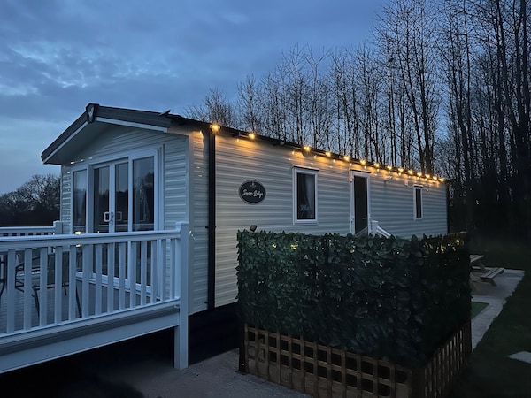 Stork Lodge, Family Friendly, With Hot Tub In Coalville - Warwickshire