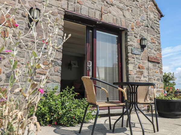 Carreg Ddu, Pet Friendly, Character Holiday Cottage In Solva - Solva