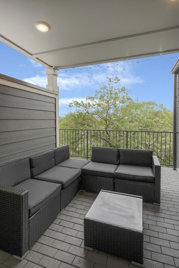 Arcade, Roof Top, Massage Chair, 7 Mins From Downtown. - 
