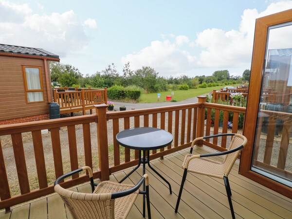 Lodge 26, Fishing Lakes, Pet Friendly, With A Garden In Stonham Aspal - Essex