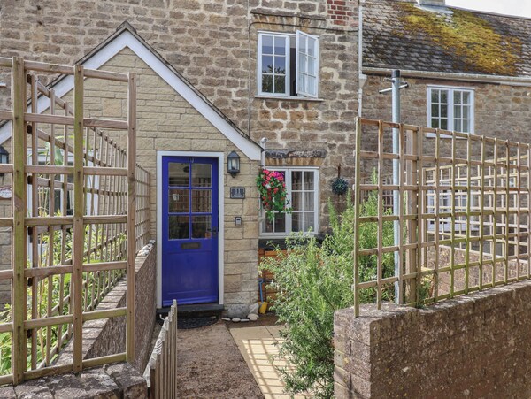 Old Ropemakers Cottage, Pet Friendly, With Open Fire In Bridport - Hive Beach
