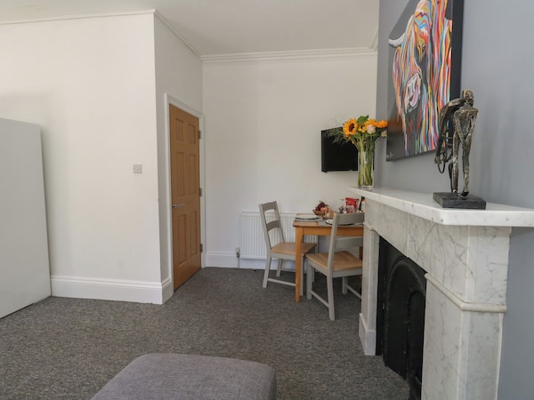 Flat 3 - Muddleford, Romantic, Country Holiday Cottage In Bournemouth - Christchurch