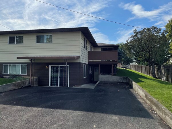 Comfy And Cozy 2-bedroom, 1 Bath Basement Condo In Lovely Lewiston With Wifi - Lewiston, ID