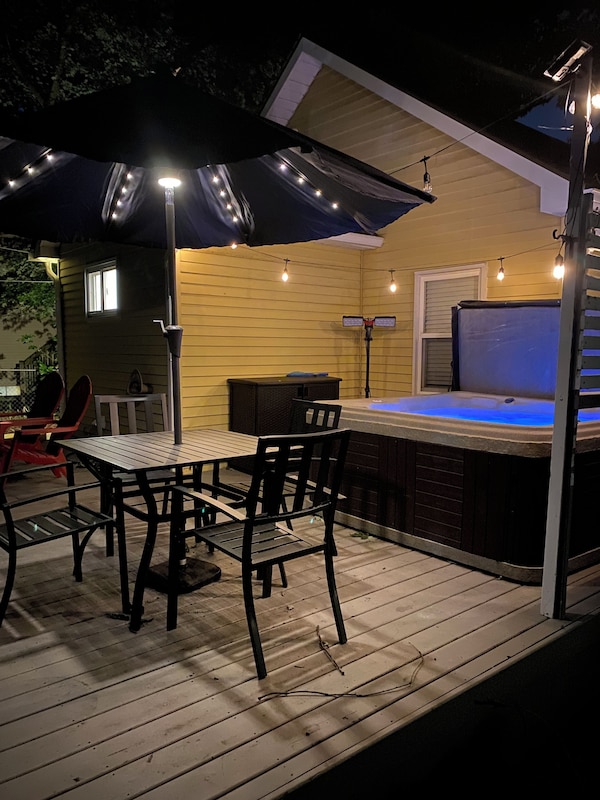 Cozy Gem, Hot Tub,  Close To Downtown Berkley Shops And Restaurants - Ferndale, MI