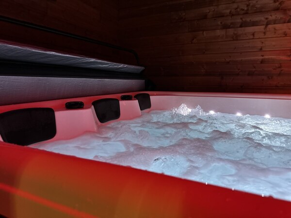 Love Room & Spa Privatif-suite-romantic-whirlpool Bath-no View - Perpignan