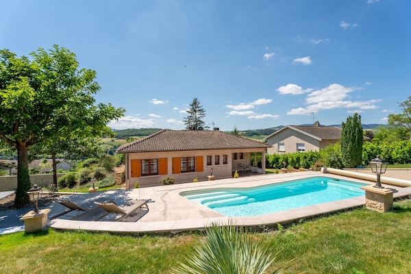 Gite Des Ifs Piscine, Jacuzzi Dans Le Beaujolais - Rhône