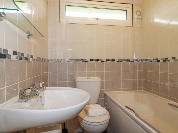 Hawker's Cove, Family Friendly, With A Garden In St Merryn - Constantine Bay